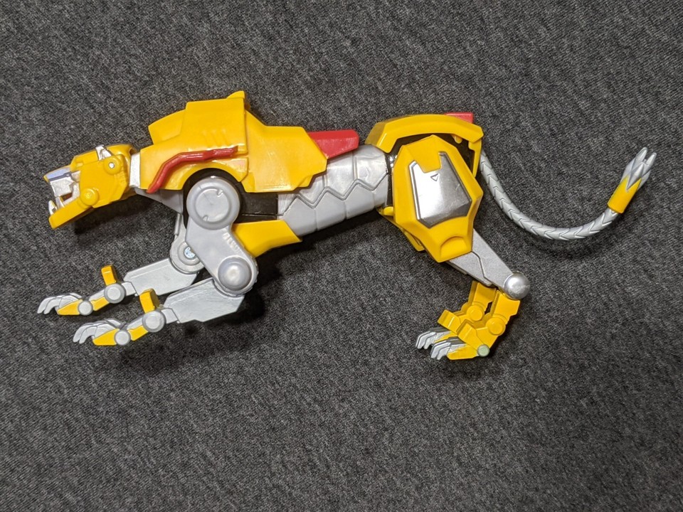 Playmates NETFLIX DreamWorks VOLTRON Legendary Defender YELLOW LION ...