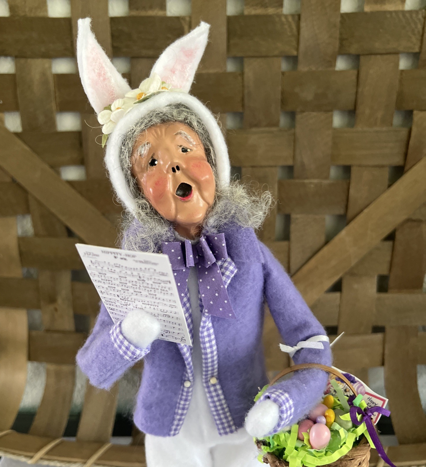 Byers Choice Easter Grandma singing Hop Hop Hop Song w/ Basket of eggs ...