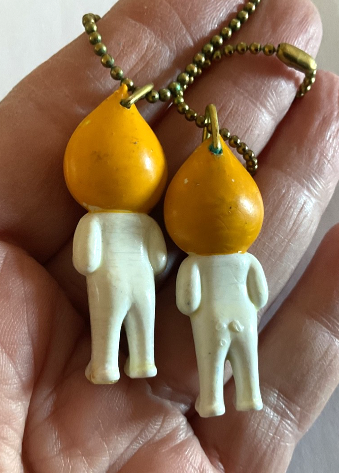 2 porte clefs ESSO Mr gouttes d’huile- oil drop boy-garage-voiture ...