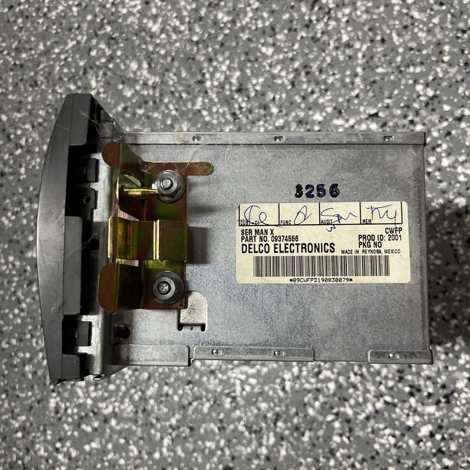 Used Delco Electronics AM/FM Casset/CD Cabillac GM Radio 09374556 ...