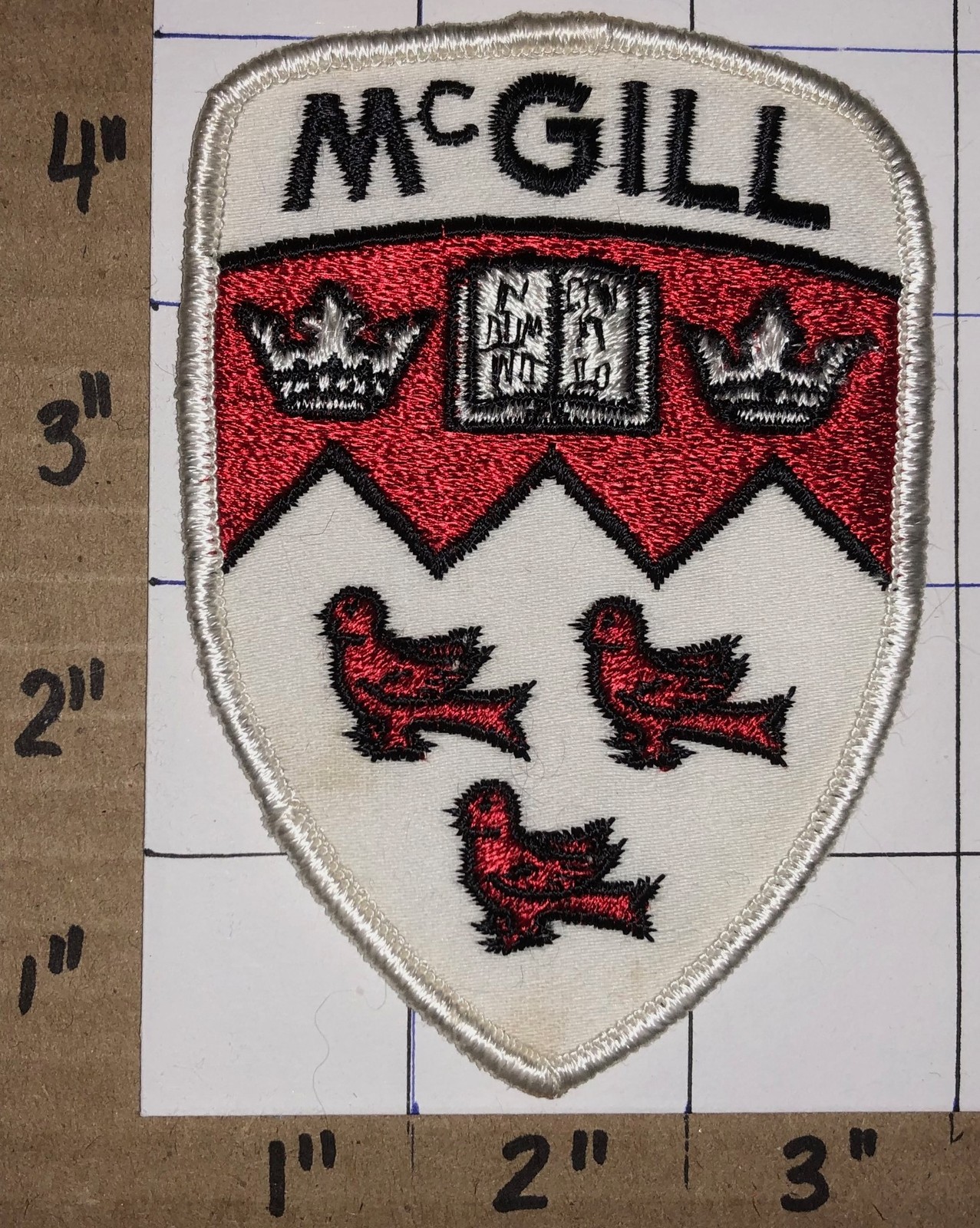 1 RARE VINTAGE McGILL UNIVERSITY IN DOMINO CONFIDO EMBLEM CREST PATCH ...