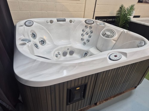 Jacuzzi J-345 6 Seater Hot Tub With New Cover | eBay UK