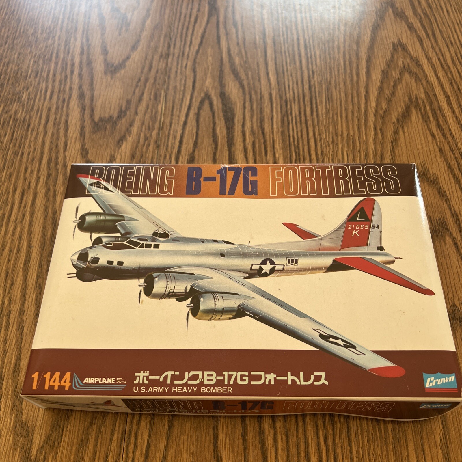 Vintage Crown Boeing B-17G Fortress WW II Bomber 1/144 Scale Model Kit ...