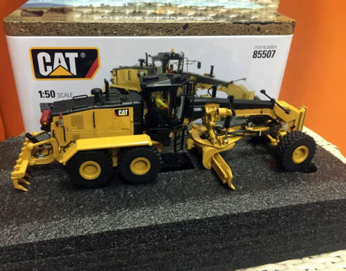 Cat Caterpillar 16m3 Motor Grader With Operator 1/50 by Diecast Masters ...