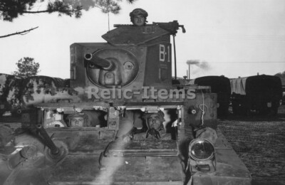 WW2 Picture Photo 1941 M3 Stuart Tank crew peering out from opened ...