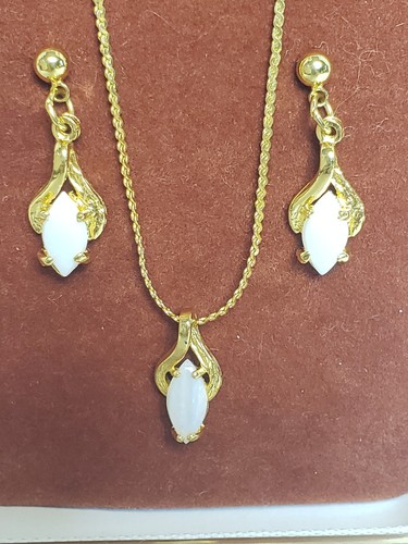 Vintage Signed MERLITE Goldtone Necklace and Earrings Set 1970s | eBay