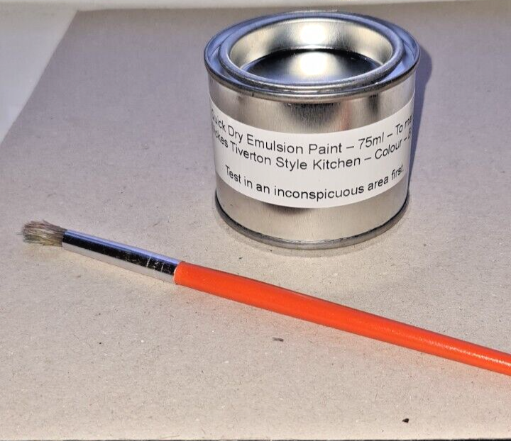 Wickes Kitchen Touch Up Repair Paint Kit 75ml - Tiverton Style - Bone ...