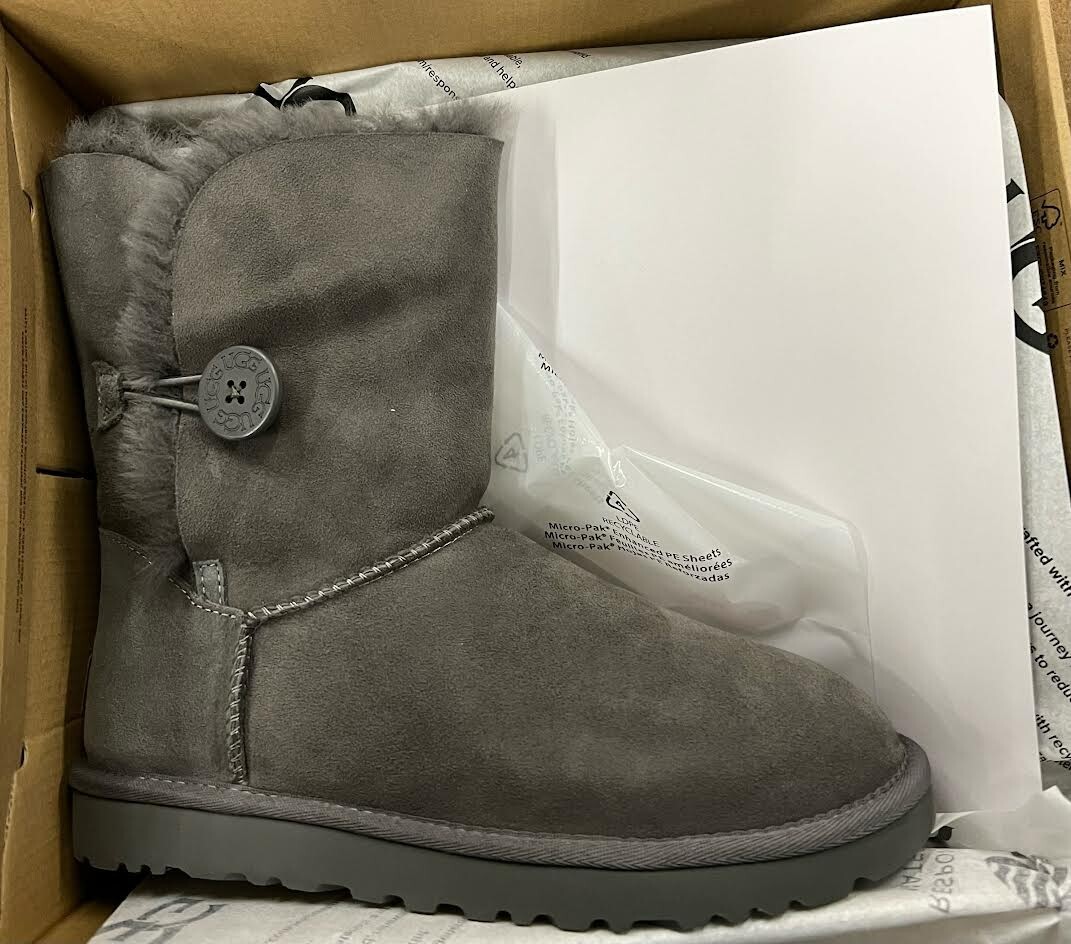 UGG Bailey Button II Grey Boots Womens Size 9, 1016226