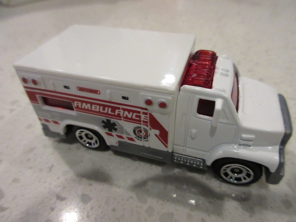 2017 Matchbox Ambulance White & Red Diecast Toy Race Car | eBay