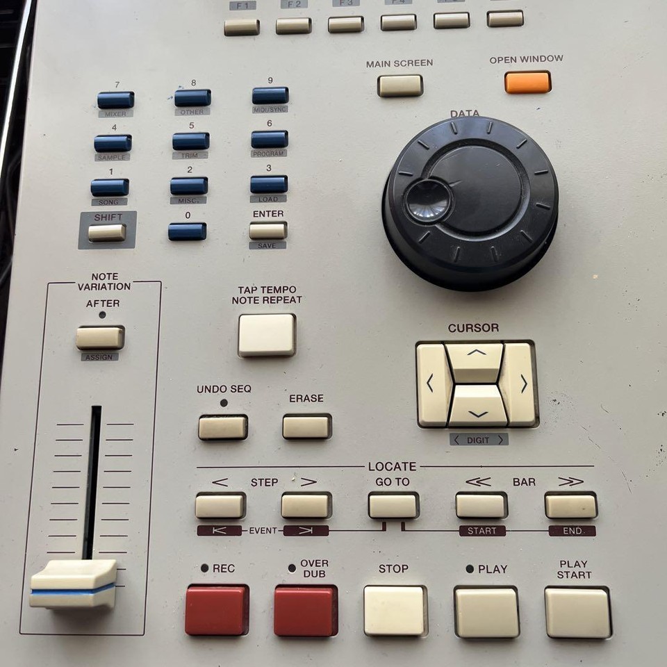 AKAI MPC 2000XL MIDI Production Center Sampler Sequencer Drum Machine ...