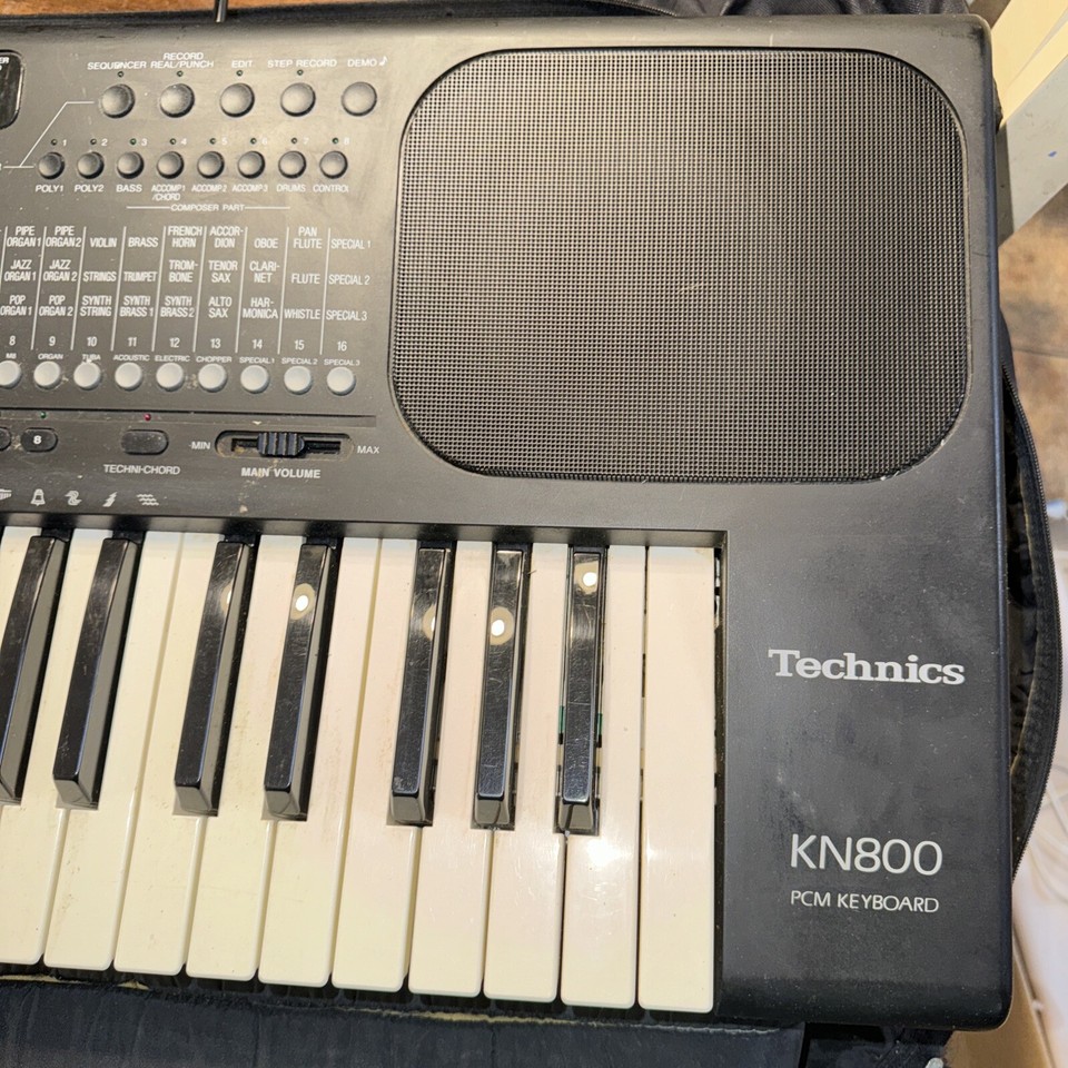 Technics KN800 1-Key Digital Keyboard with Floppy Slot, Cover, And ...