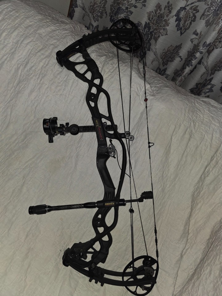 Hoyt Carbon RX1 Twin Turbo Blackout 30in. 70lb. Right Hand 889374446580 ...