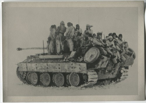 WWII SMALL PHOTO: WEHRMACHT SOLDIERS RIDING ON PANZER V PANTHER TANKS ...