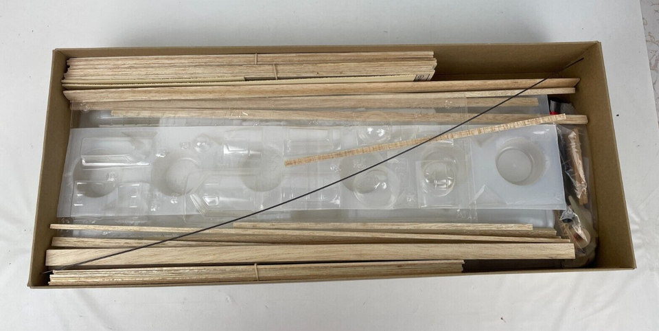 Guillow's Balsa Model Airplane Kit WW II Boeing B-17G Flying Fortress ...