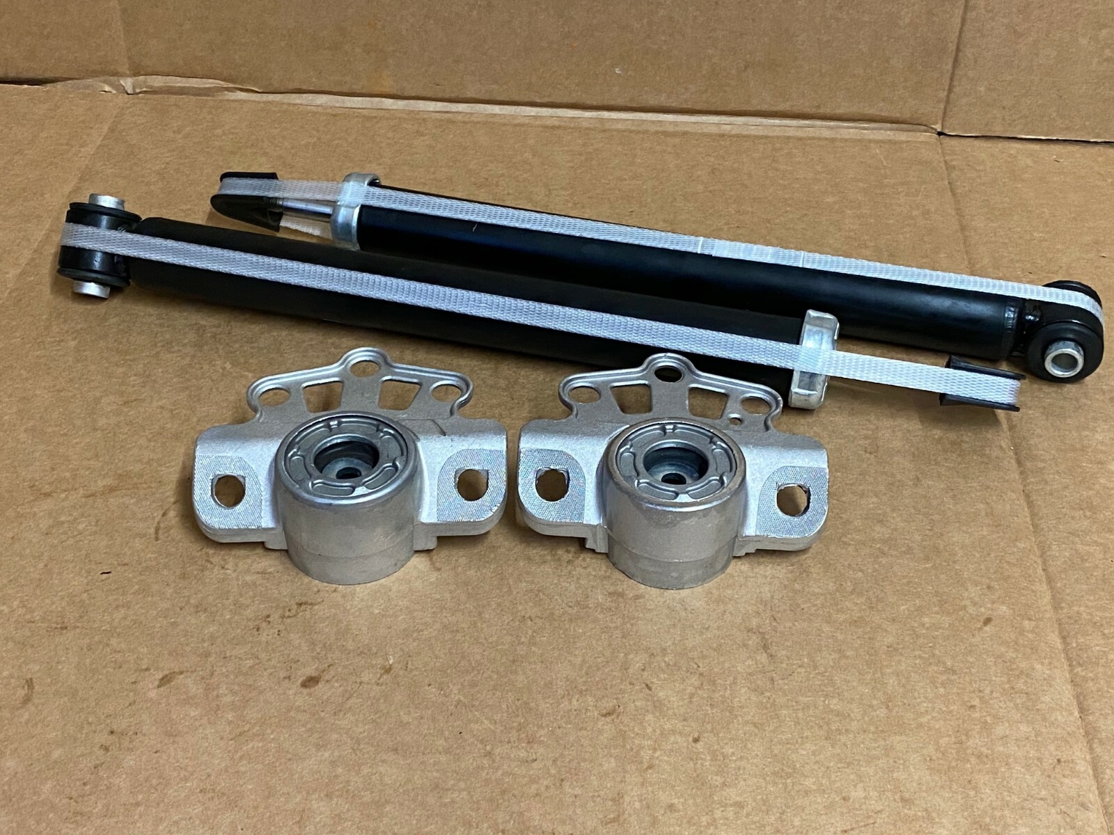 PAIR OF REAR STRUT SHOCK ABSORBERS & TOP MOUNTS FOR ALFA ROMEO MITO ...