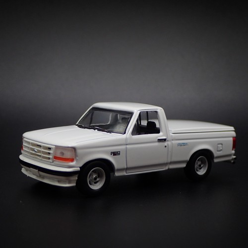 1994 94 FORD SVT F150 LIGHTNING PICKUP TRUCK WHITE 1:64 SCALE DIECAST ...