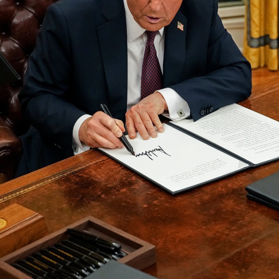 President Donald Trump The White House Bill Signer "Sharpie" Marker Pen ...