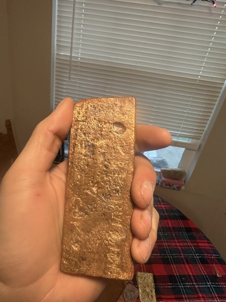 153 oz. of Pure copper and 14oz of Nordic Gold! All hand poured bars ...