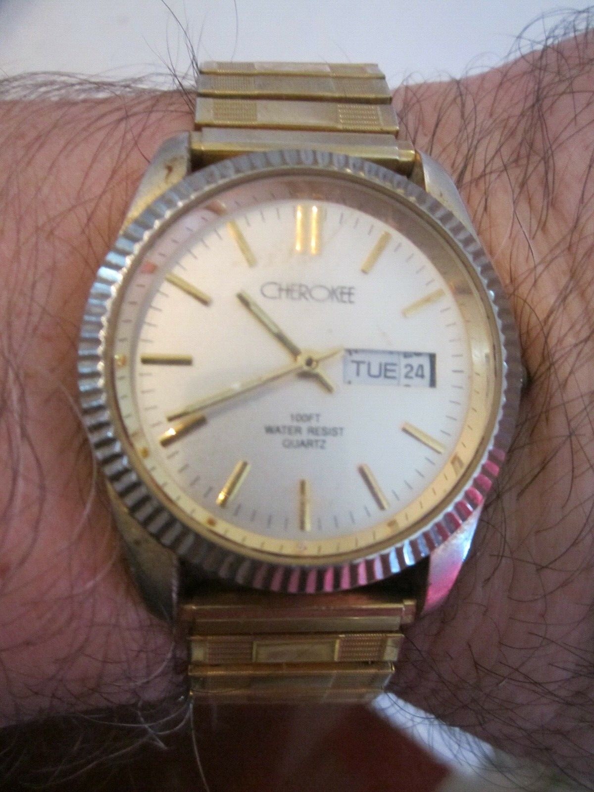 VINTAGE MEN'S CHEROKEE DAY DATE WATCH - QUARTZ - FLUTED BEZEL - BBA18 ...