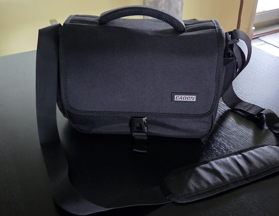 Canon EOS M50 Mark II Bundle, 2 Lenses, Shoulder Strap, Extra Batteries ...