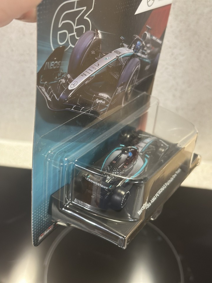 Hot Wheels 2025 F1 Mercedes-AMG Petronas Formula One Team #63 George ...