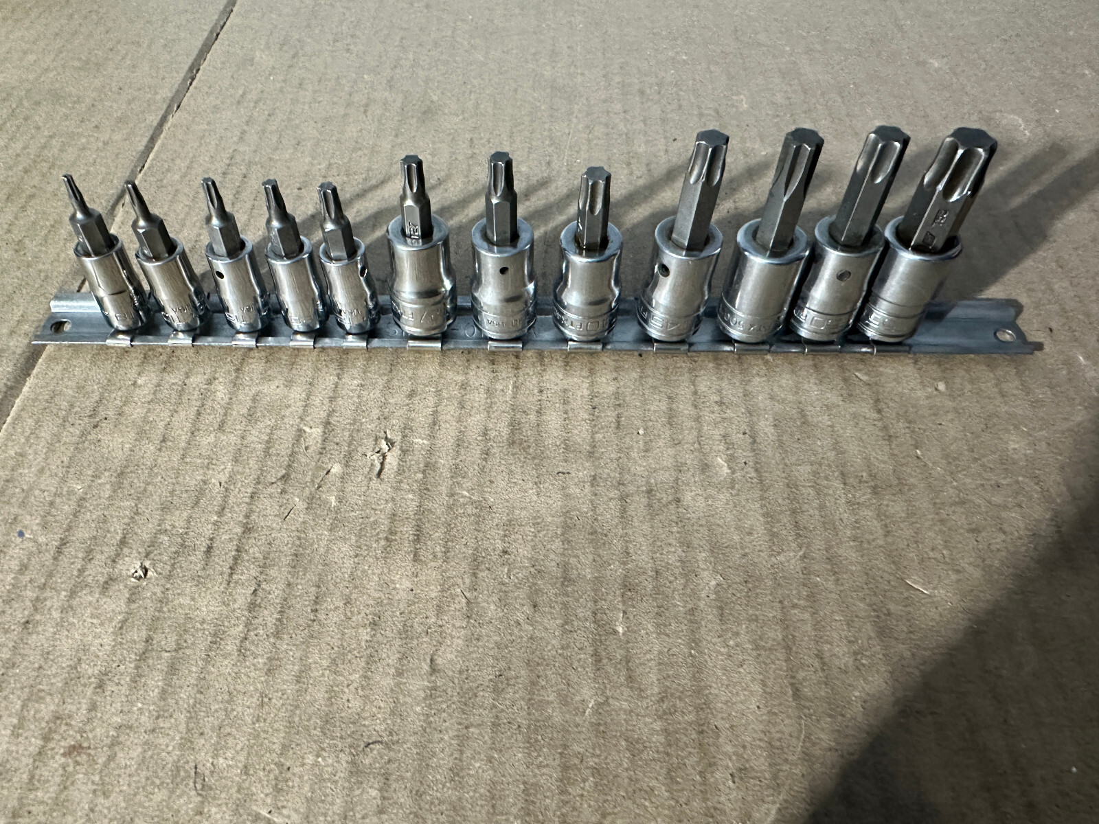 SNAP-ON TOOLS 12 PC 1/4" & 3/8" DRIVE TORX BIT SOCKET SET T8 TO T55 ...