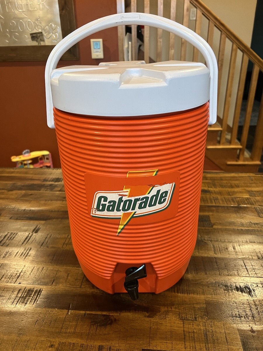 Rubbermaid 10 Gallon Drink Containers 10GL Water Cooler Plus One
