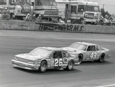 Joe Ruttman and Richard Petty fight for position during theFirst Un ...