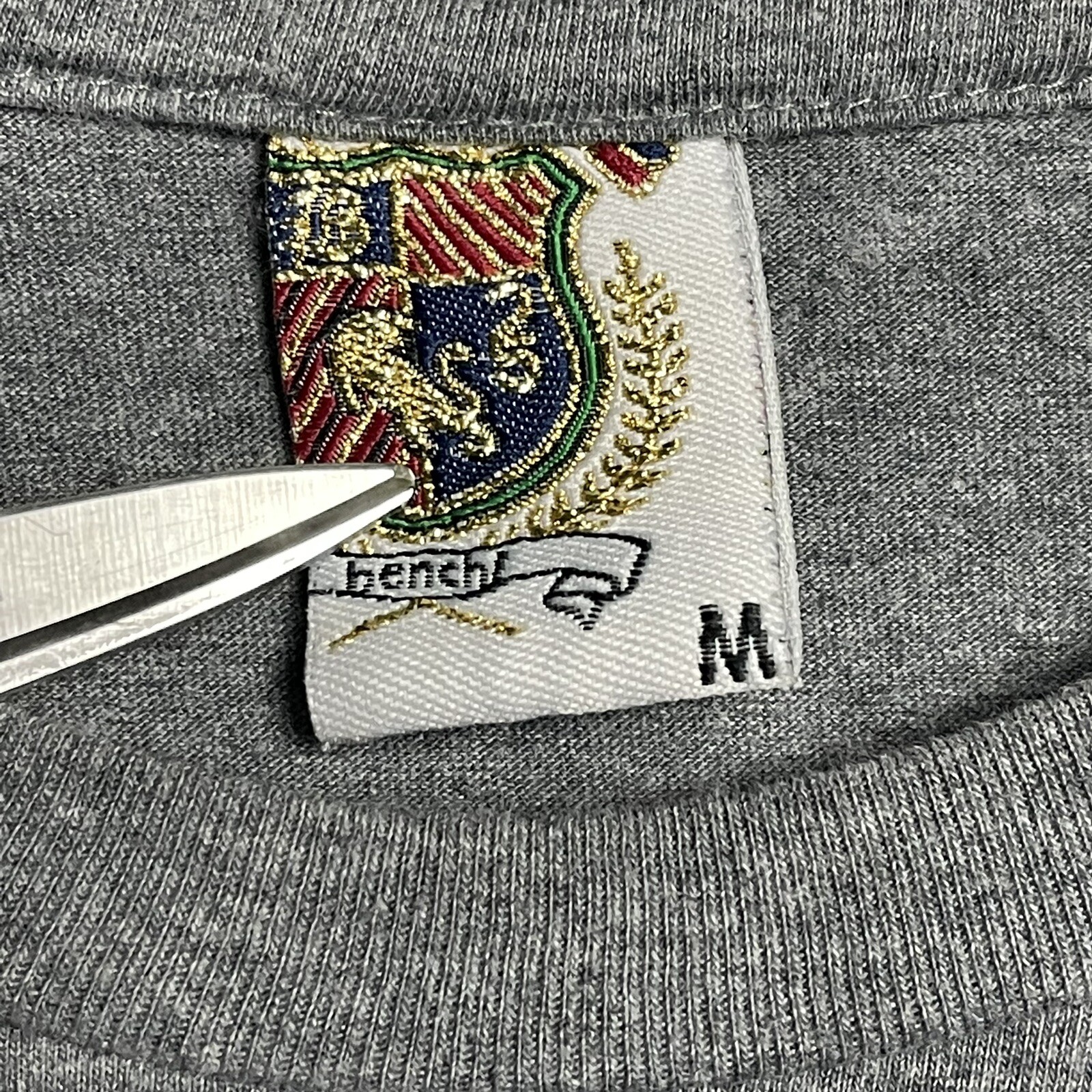 Bench Lion Crest Filigree Preppy Mens Medium Short Sl… - Gem