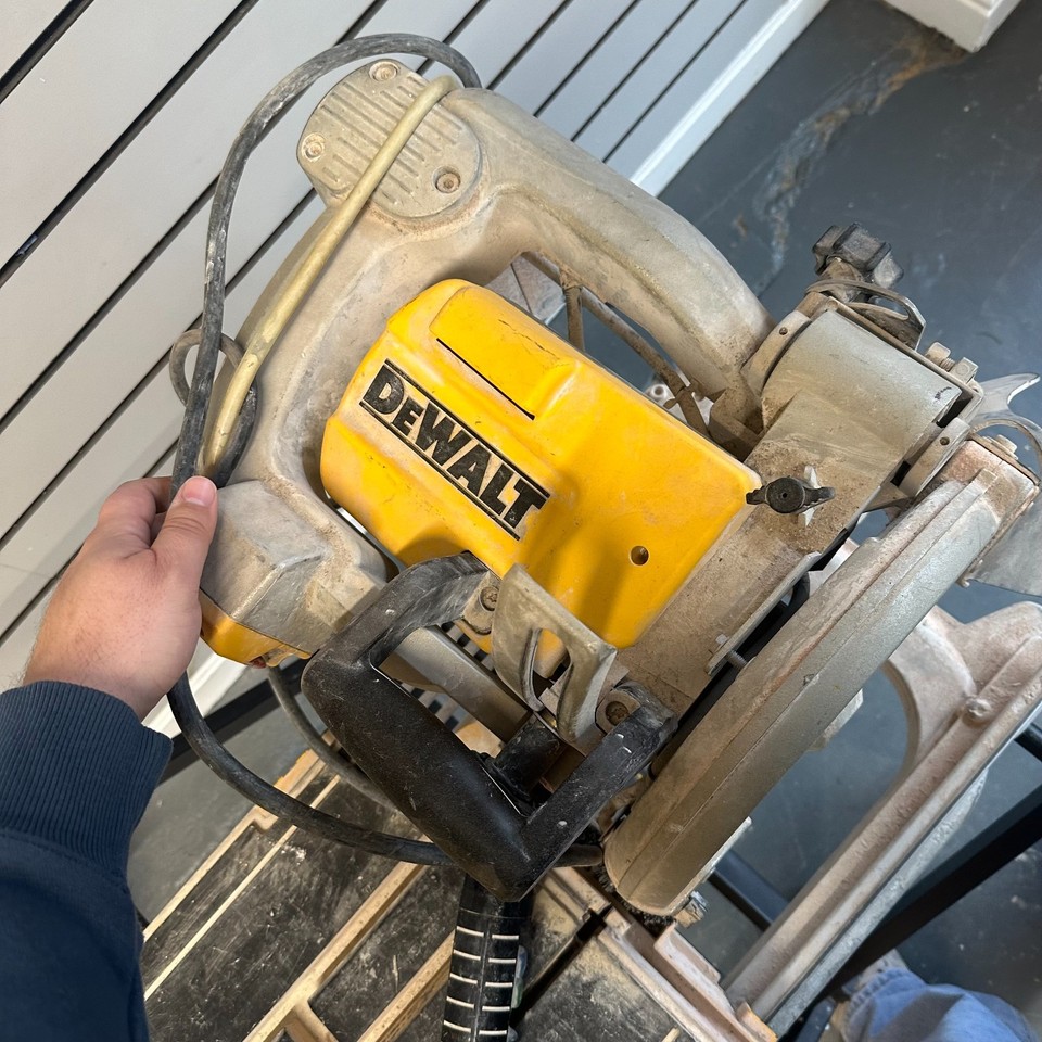 DeWalt D24000‑GB Wet Tile Saw 250 mm – 1600 W Motor, Mains Cutting ...