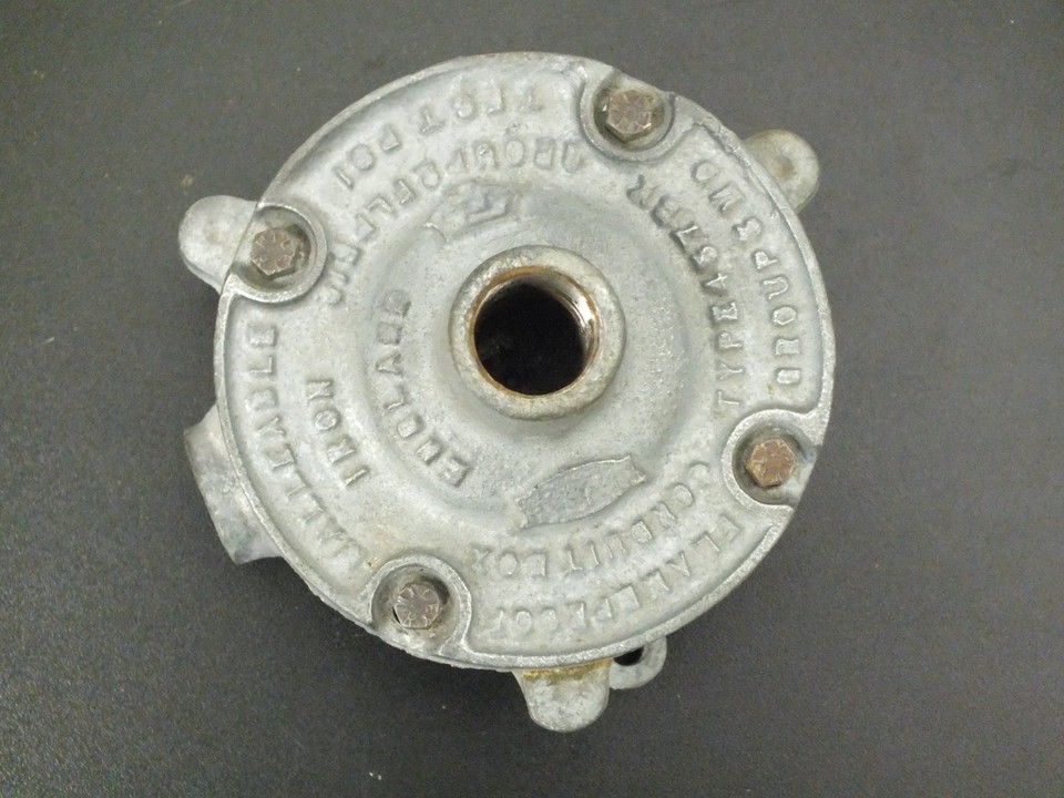VINTAGE 1950s CAST IRON INDUSTRIAL GALVERNISED CONDUIT BOX BY WALSALL ...