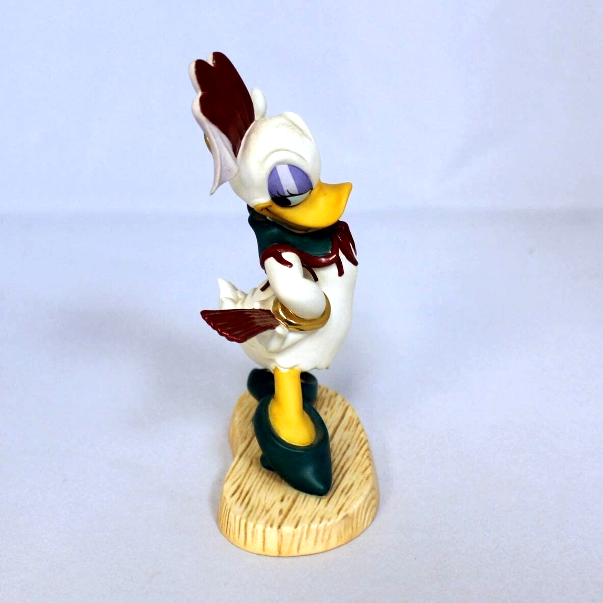 DAISY DUCK Disney Classics "Daisy's Debut" Gold Circle Figurine BRAND ...