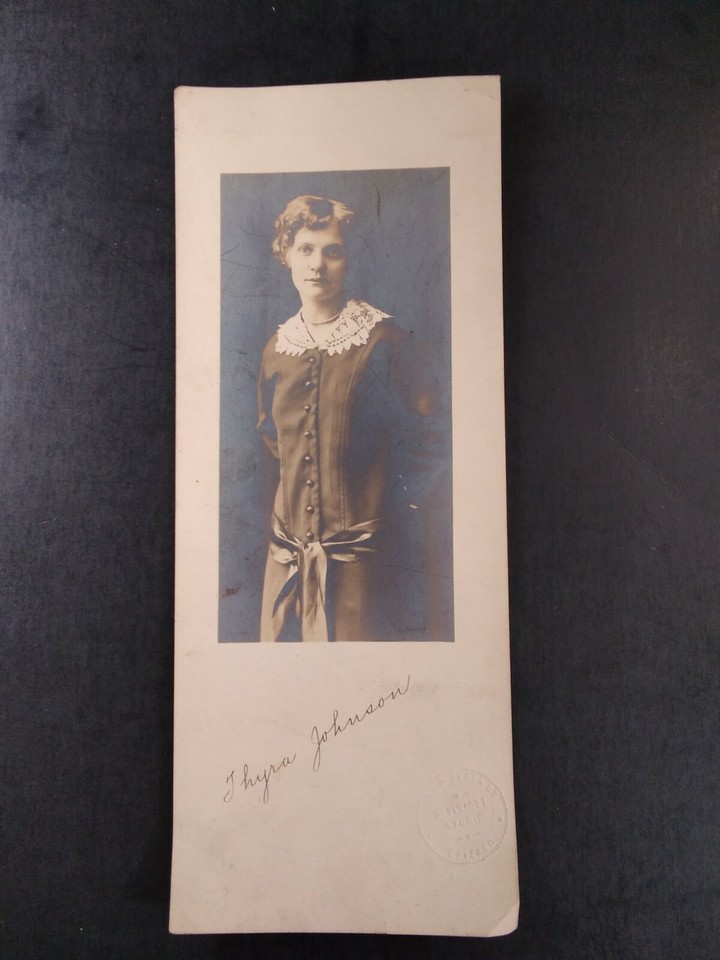 Pretty Woman Antique Photo Early 1900s Chicago Thyra Johnson Lace Dress ...