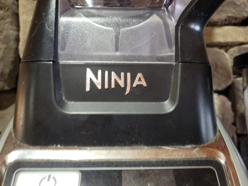 Ninja Professional Kitchen System 1500-Watt Blender Auto-iQ® Model ...