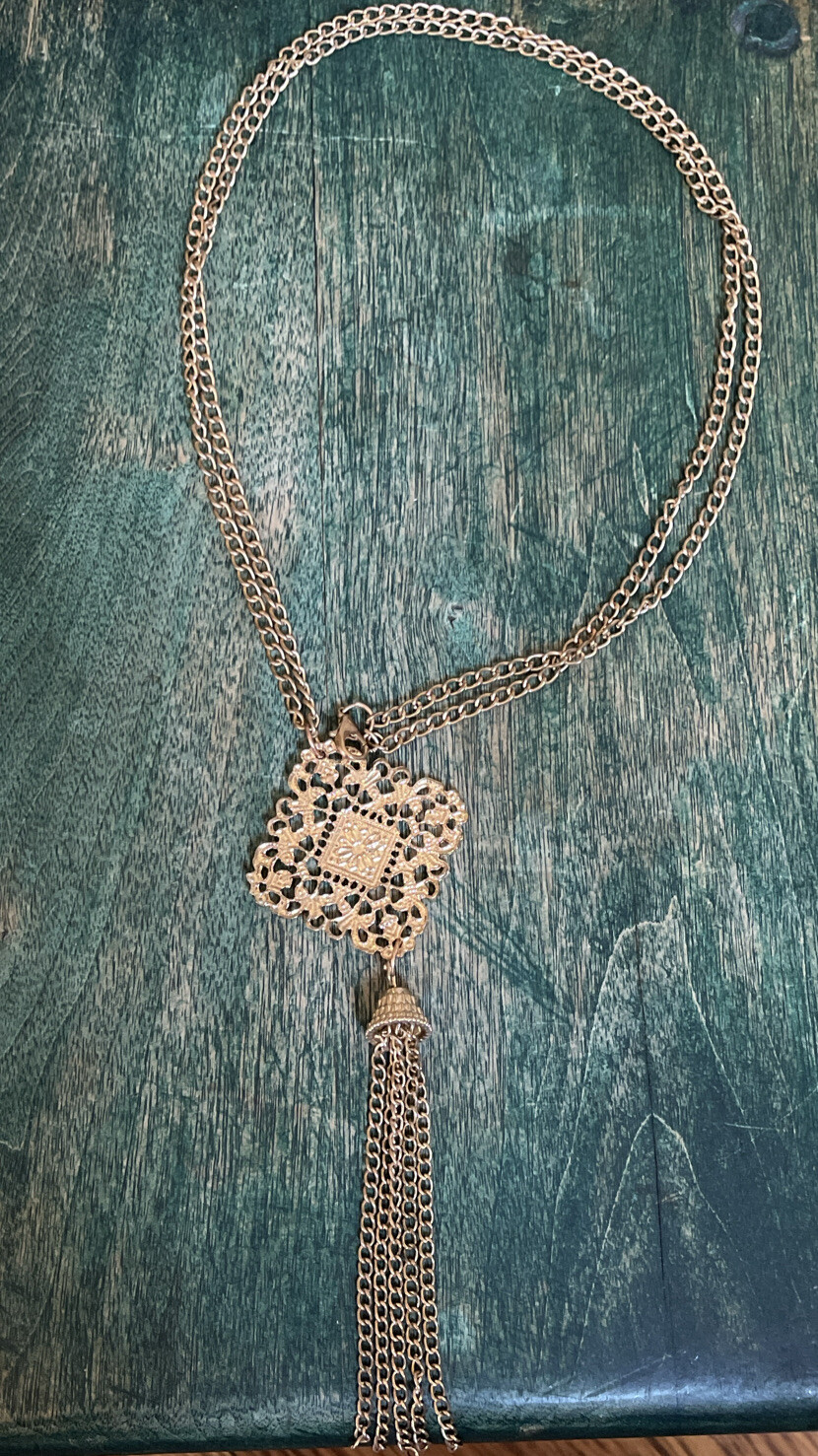 Vintage 36 inch gold tone chain with 6 inch tassel Pe… - Gem