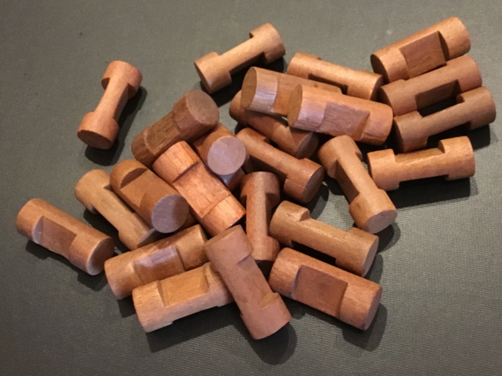 Wooden LINCOLN LOGS Lot: 25 Small Log Pieces 1-1/2" Light /Dark Brown 1 ...