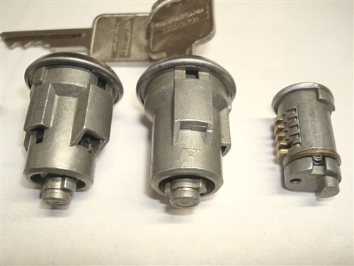 New Door & Glove & Ignition Locks With Keys 1981 - 2007 Freightliner ...