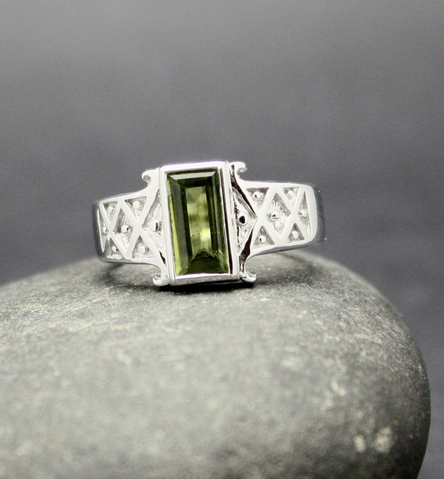 GENUINE PERIDOT RING set in .925 STERLING SILVER FAST FREE SHIPPING ...