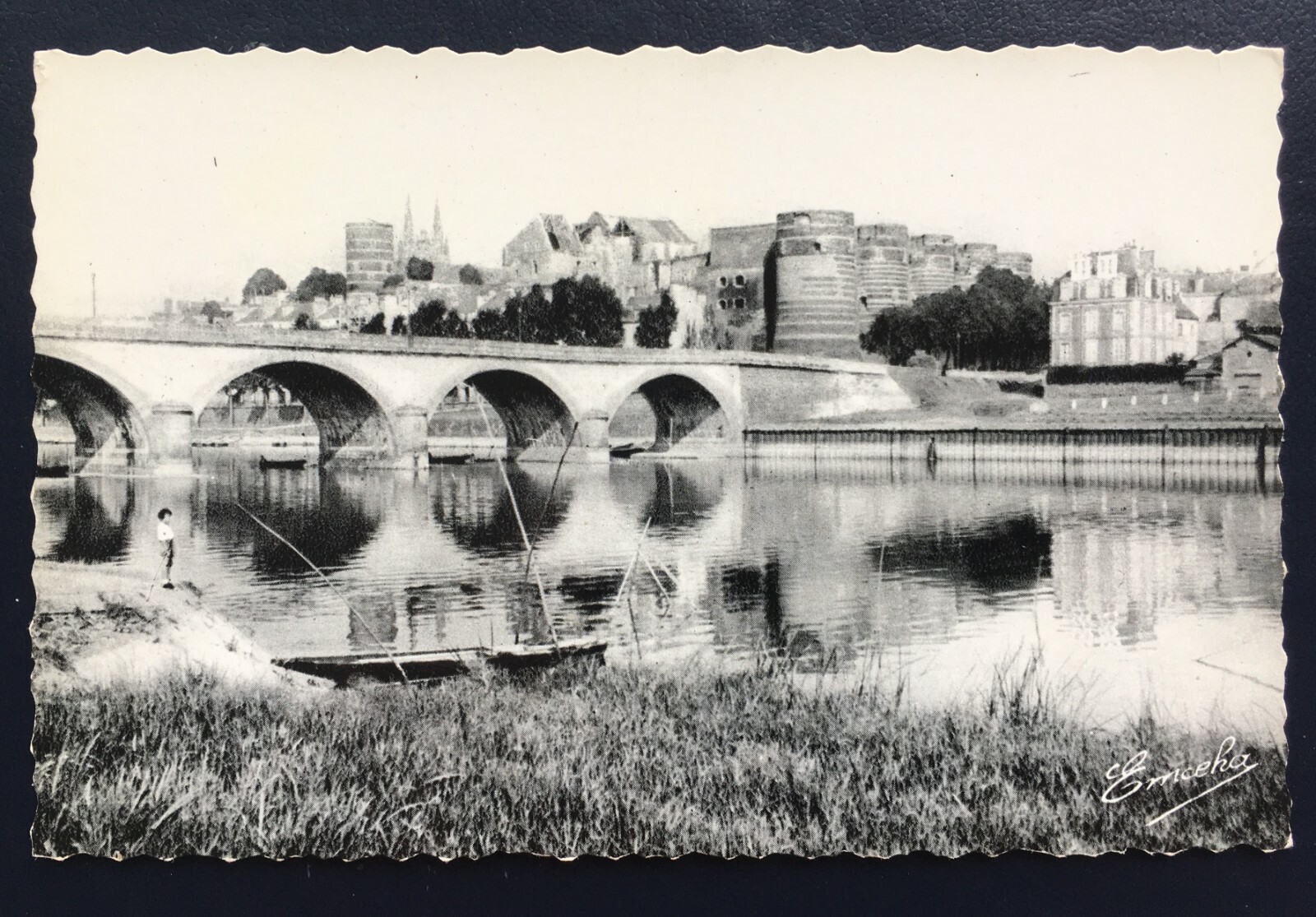 ANGERS, LE PONT DE LA BASSE-CHAINE SUR LA MAINE VERS LE CHATEAU ...