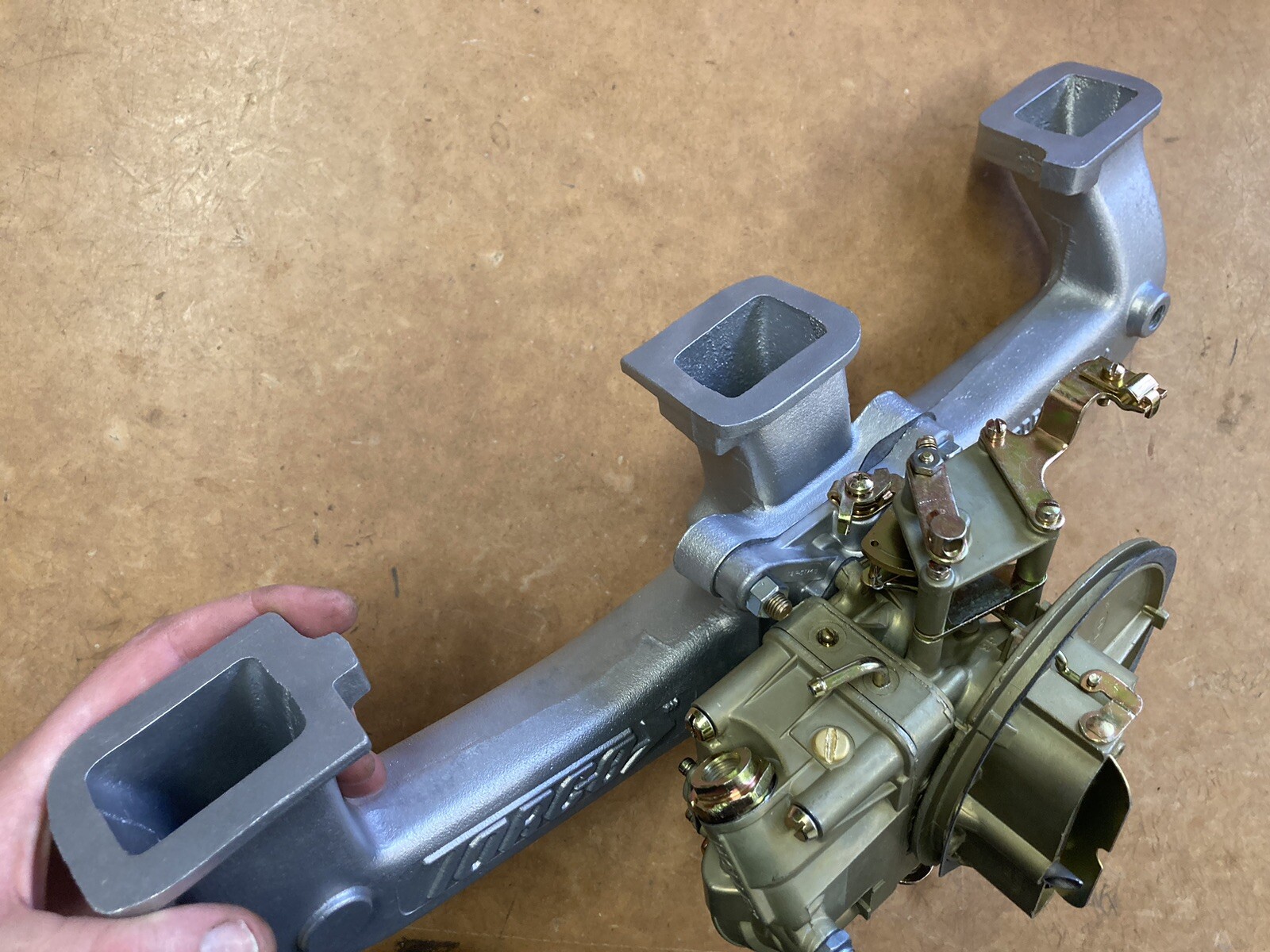 HOLDEN HOLLEY CARBY 350 MANIFOLD 6CYL RED MOTOR 186 202 EH HR HK HG HQ ...