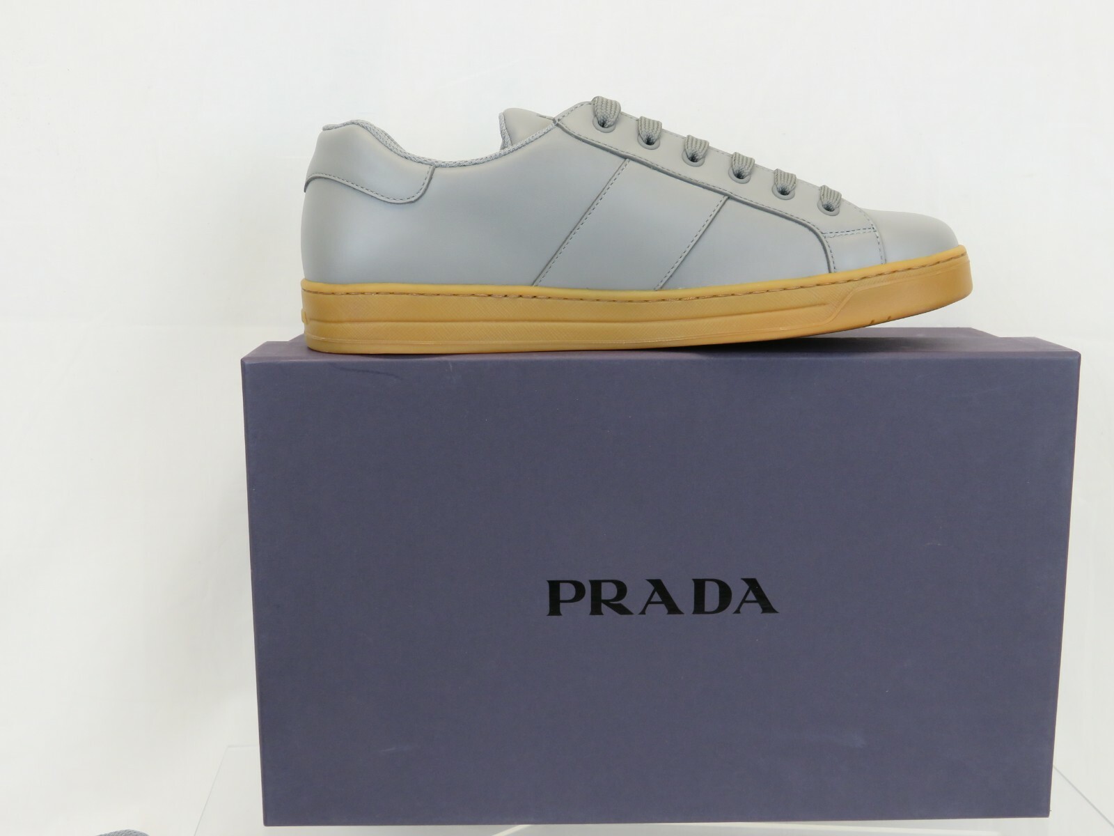 NIB PRADA 4E3501 GRAY LEATHER LACE UP LOGO LOW TOP SNEAKERS 7.5 / US 8. ...
