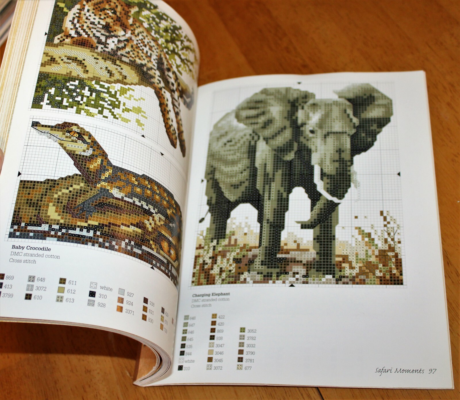 D&C: JAYNE NETLEY MAYHEW'S CROSS STITCH SAFARI - Softcover 24 Designs ...