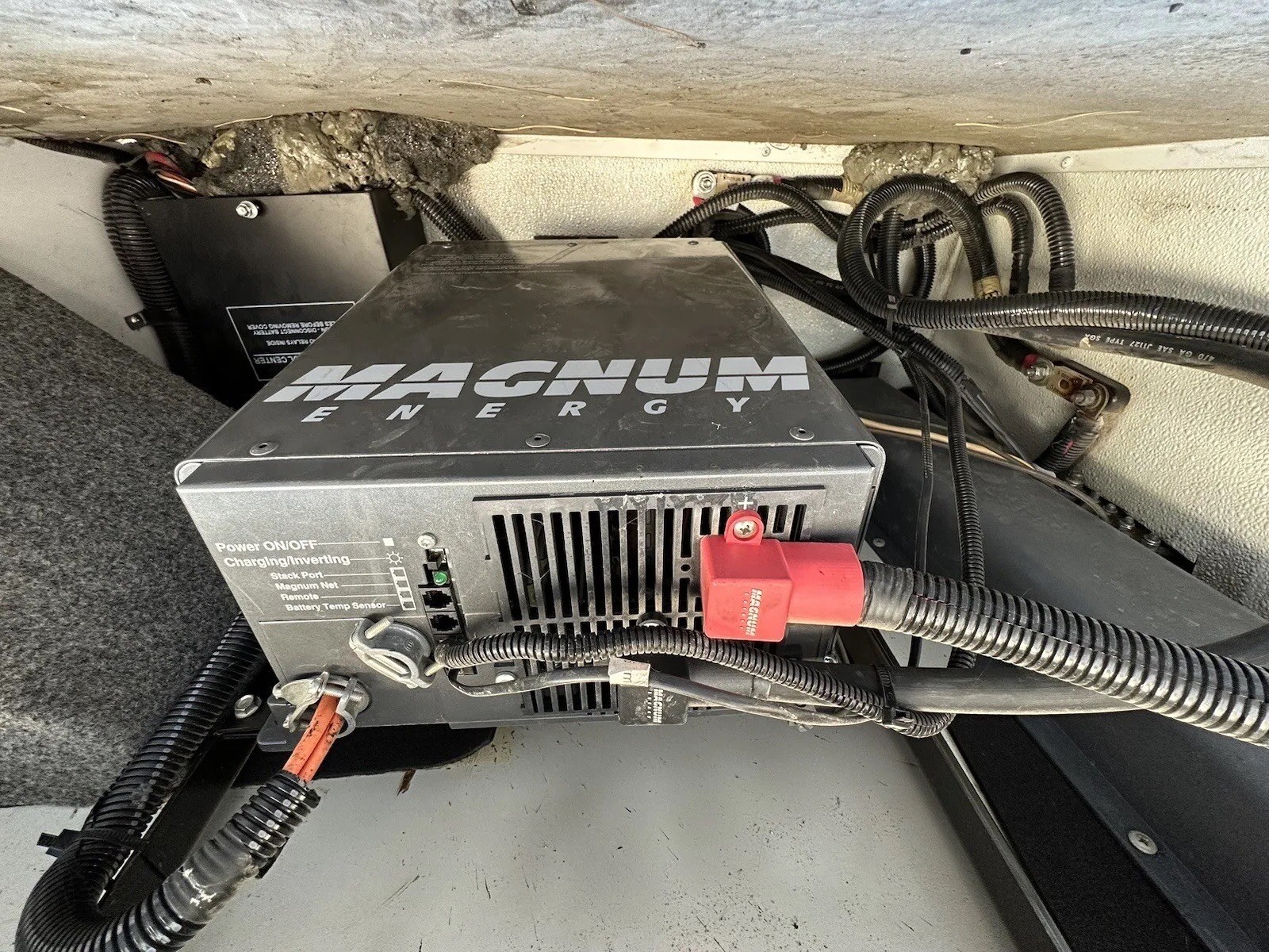 Magnum energy Inverter Charger ME2012 motorhome RV off 2006 Fleetwood ...