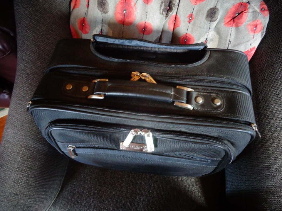 Kenneth Cole Reaction Business Travel Carrying Case w/ Handle Wheels ...