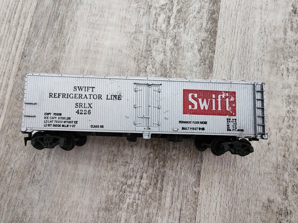 Weathered Tyco Swift Refrigerator Line Car SRLX 4226 - HO Scale | eBay