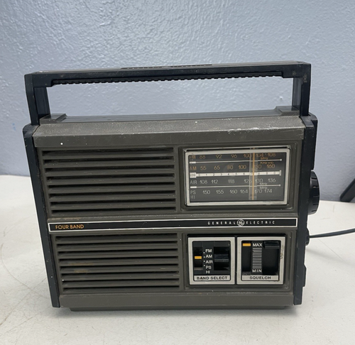 Vintage General Electric 4 Band Portable Receiver Radio Model No 7 ...