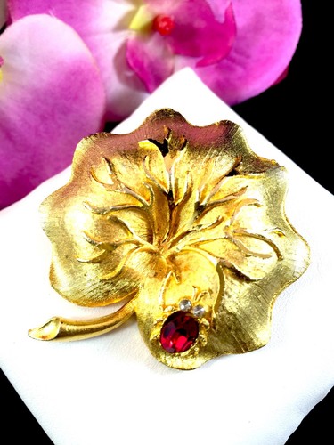 WHIMSICAL MAMSELLE GOLD-TONE RUBY RED RHINESTONE LANDY BUG LILY PAD ...
