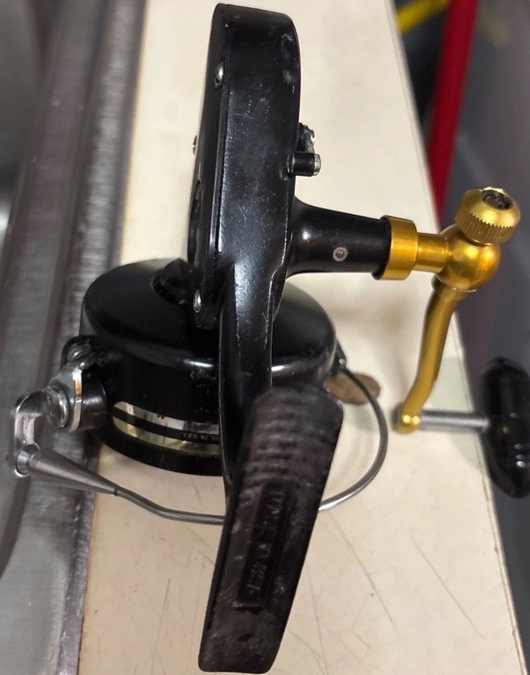 Vintage Penn 704Z Black & Gold Saltwater Spinning Reel Made USA | eBay