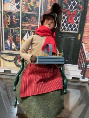 BYER'S BYERS' CHOICE APPLE LADY ON BENCH 2008 NEW (T) | eBay