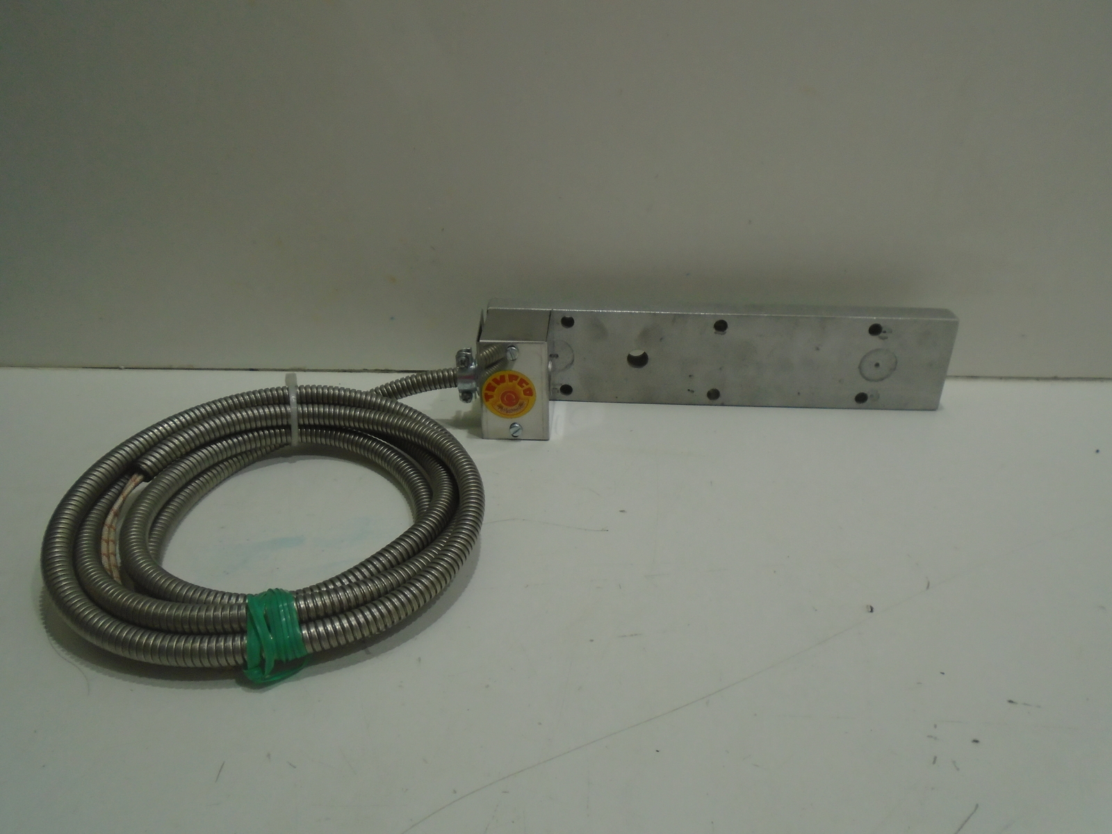 TEMPCO ELECTRIC HEATER CORP CBH12082 MAXI STRIP HEATER 500W 277V w ...